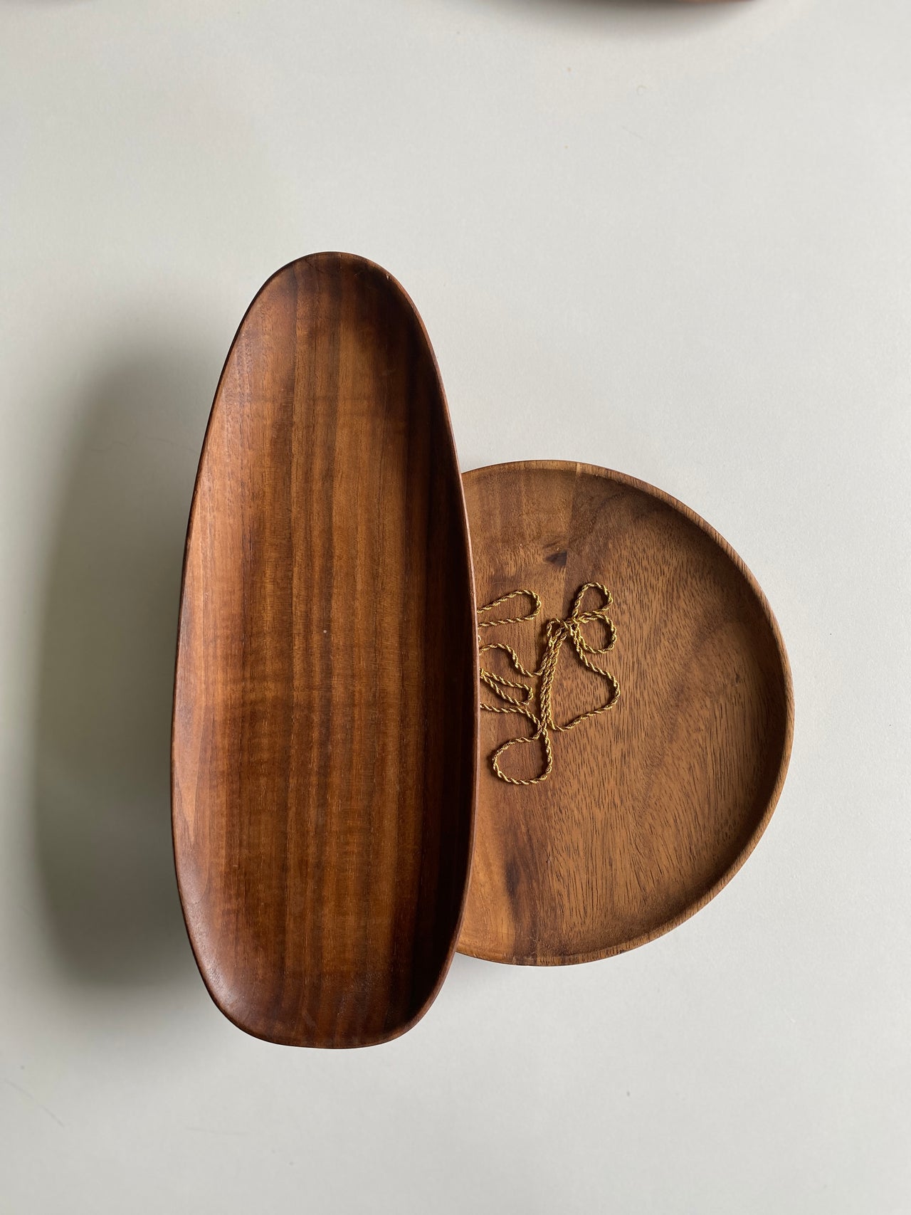 16 Creative Ways To Use Wooden Plates, Trays or Platters – Wondrwood